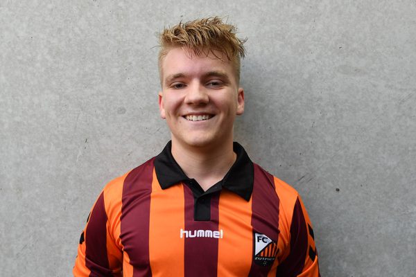 Tim Scholten debuteert in het 1e elftal | FC Zutphen